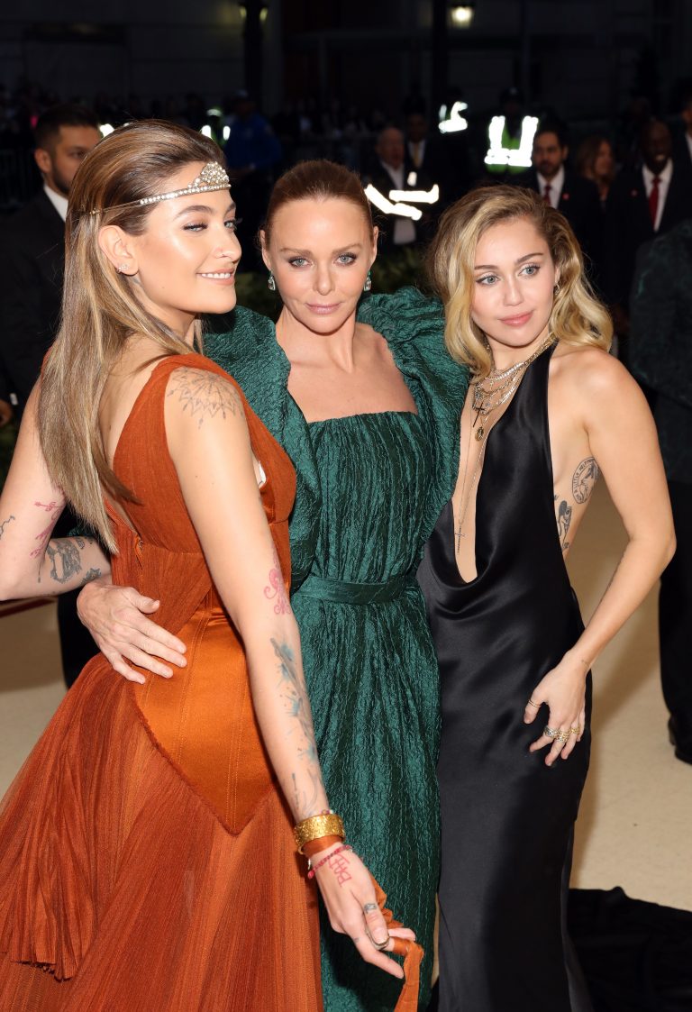 Miley Cyrus 2018 MET Gala Satin - Satiny.org