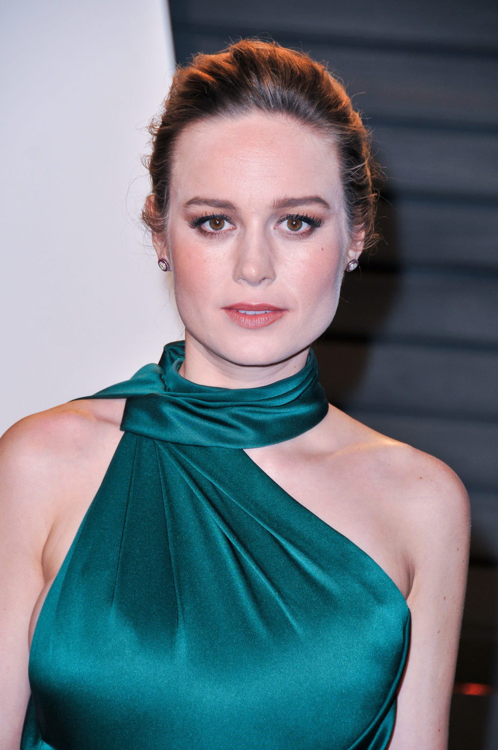 Brie Larson 2017 Vanity Fair Oscar Party - Satiny.org