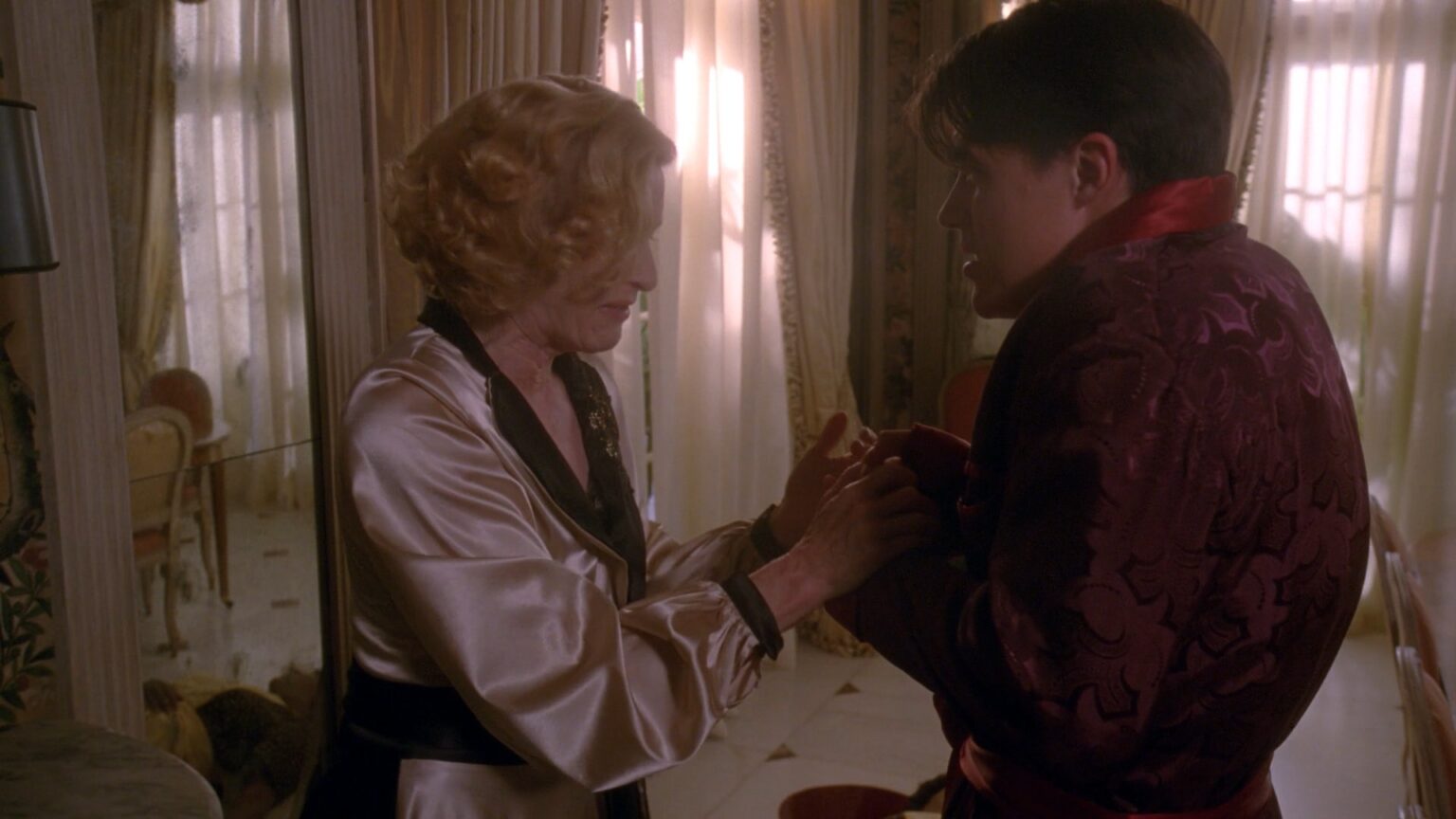 American Horror Story Pink Cupcakes Screencaps - Satiny.org